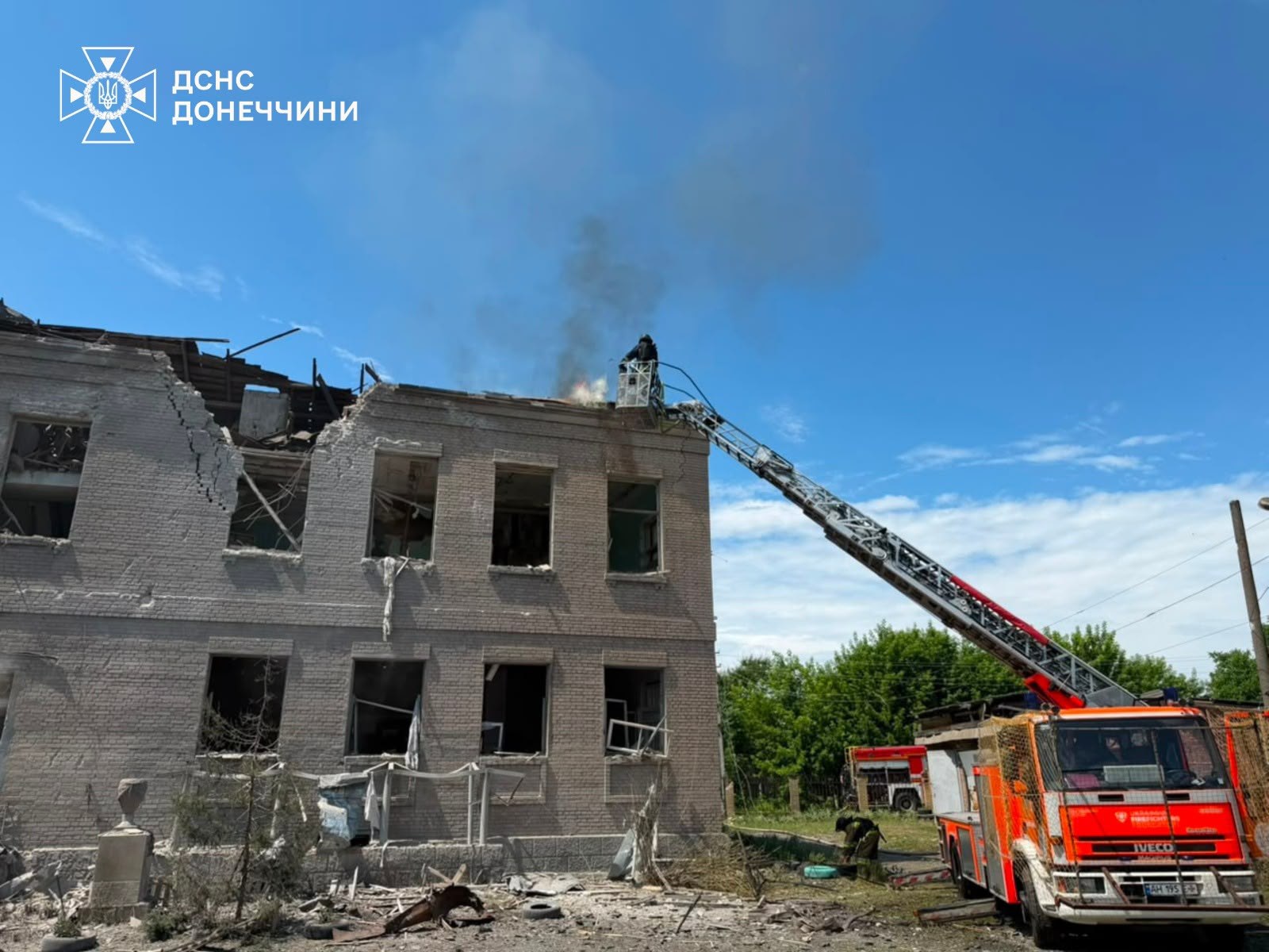 Удар по Славянску: ранен ребенок, повреждены два десятка домов | From-UA